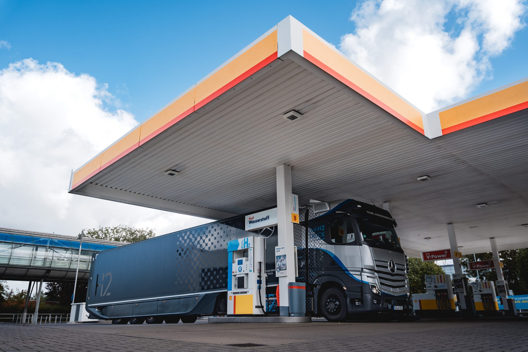 Logistiker:innen aufgepasst: Ab sofort können auch Wasserstoff-Lkw an ...